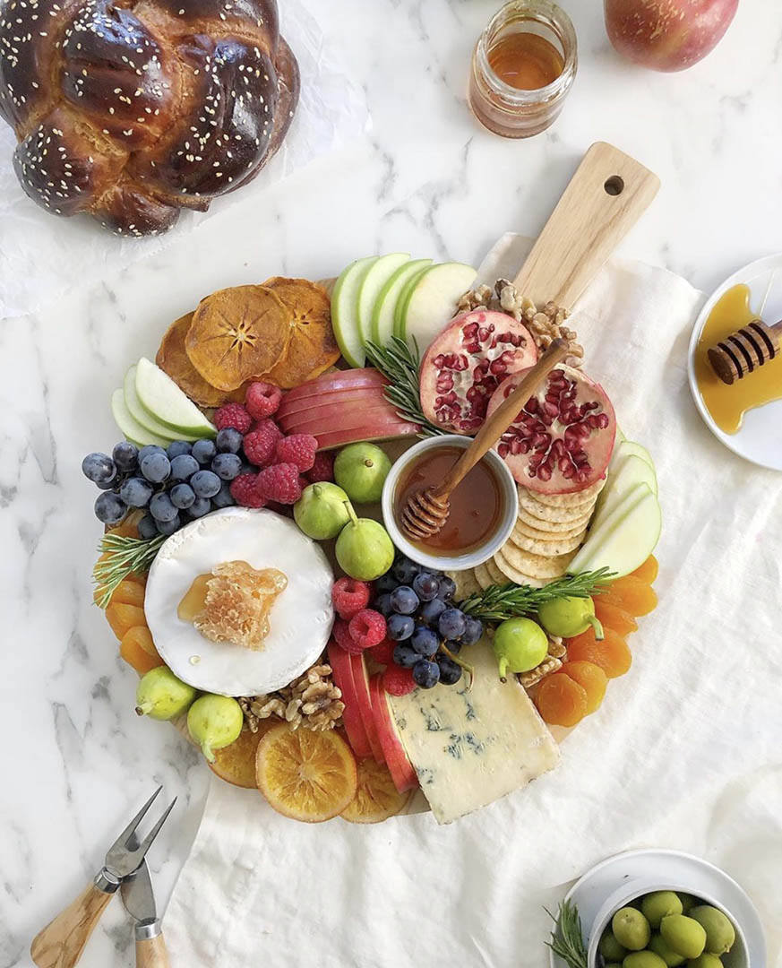 Rosh Hashanah Apples & Honey Cheese Board | Ain’t Too Proud to Meg