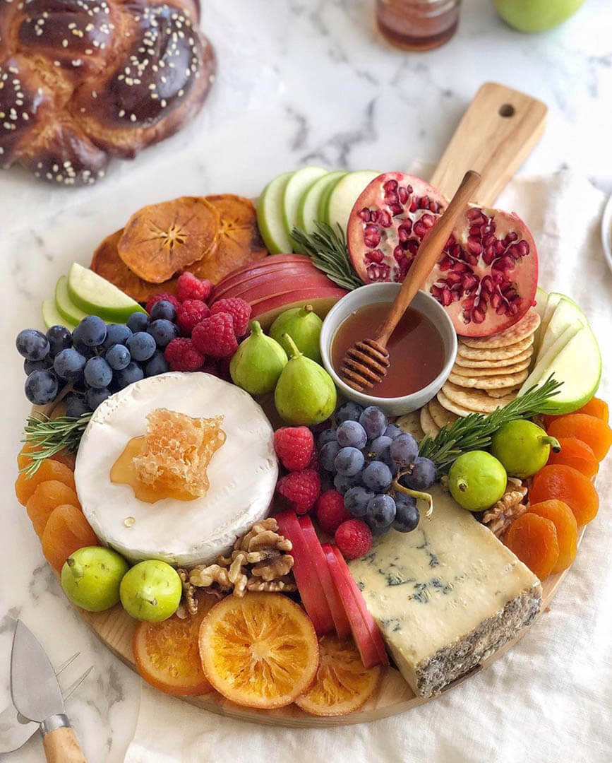 Rosh Hashanah Apples & Honey Cheese Board | Ain’t Too Proud to Meg