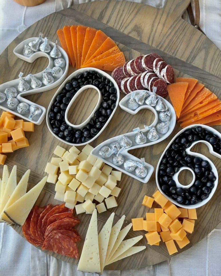 NYE Appetizers | Easy New Year's Eve Snack Board |Ain't Too Proud To Meg